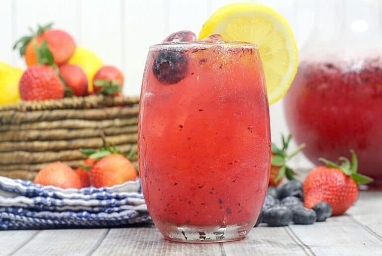 Refreshing Mixed Berry Lemonade - The Farm Girl Gabs®