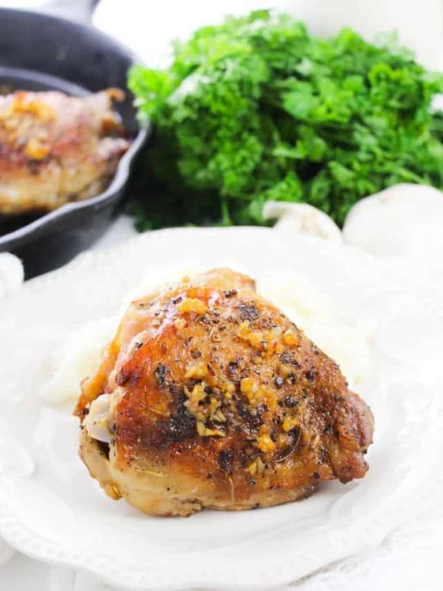 Delicious Garlic Chicken Thighs Story - The Farm Girl Gabs®