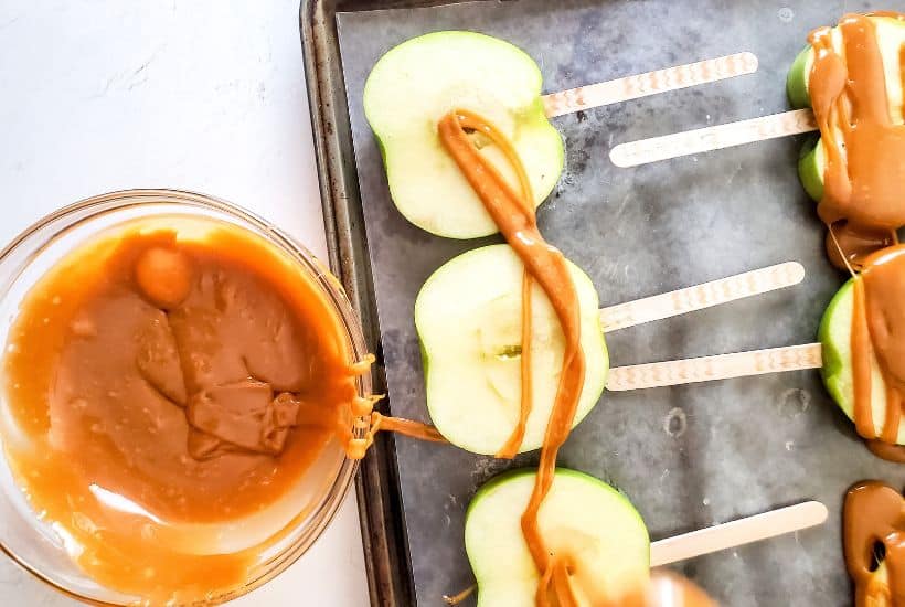 M&Ms Caramel Apple Slices - The Farm Girl Gabs®