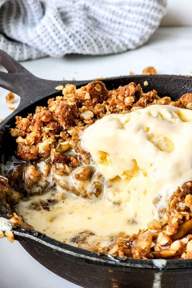 Cast Iron Apple Crisp - The Farm Girl Gabs®